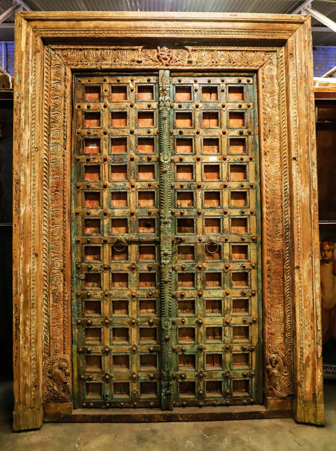 Top 10 Must-See Vintage Door Designs for a Timeless Home